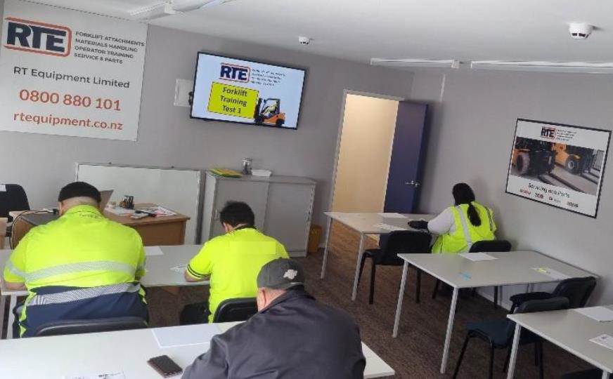 Forklift Operator Training Programmes - One Day Course – RT Equipment